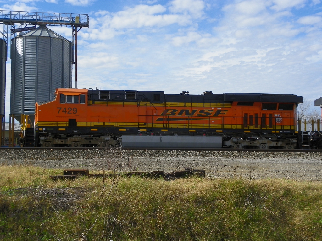 BNSF ES44DC 7429